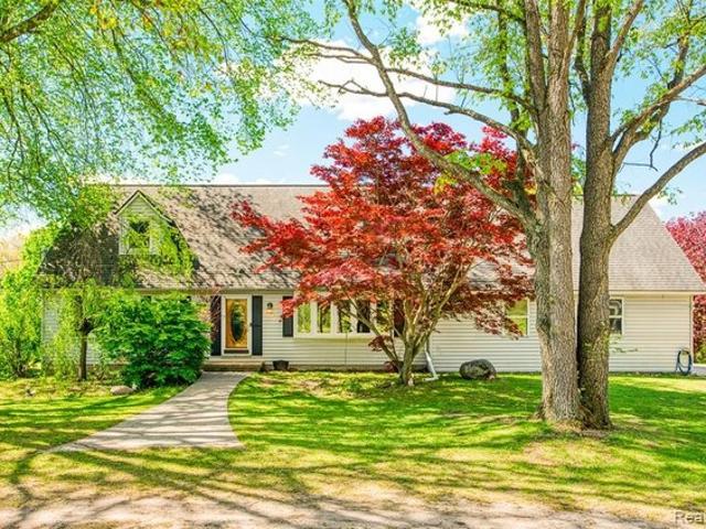 6879 Crofoot Rd, Iosco Township, MI 48843