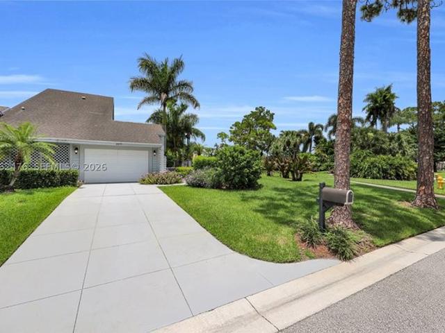 6879 Palm Grove Ct, Palm Beach Gardens, FL 33418