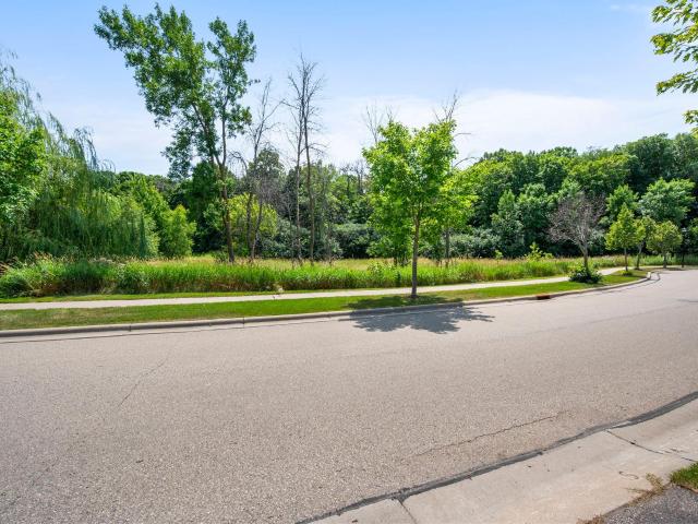6872 Creekside Way