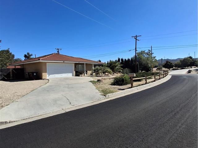 6873 Warren Vista Ave, Yucca Valley, CA 92284 | MLS #JT26083 | Compass