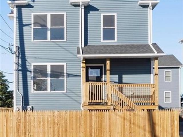 687 Potters Ave, Providence, RI 02907