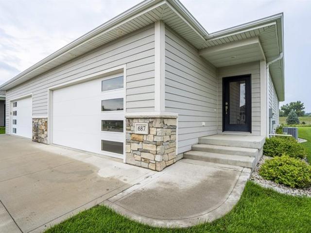 687 Prairie Blvd, Dakota Dunes, SD 57049