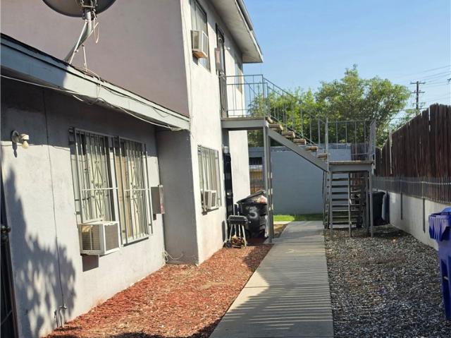 687 W 17th 4