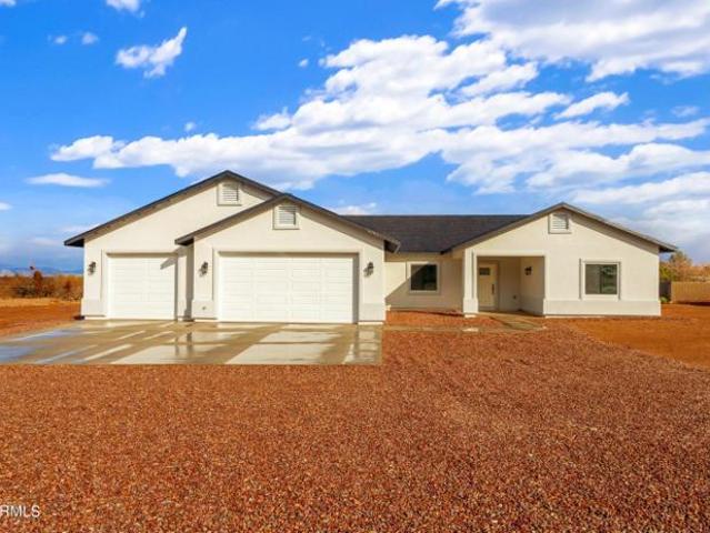 6885 S Elmer Loop, Hereford, AZ 85615