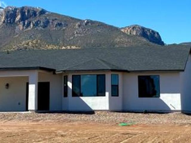 6885 S Elmer Loop, Hereford, AZ 85615