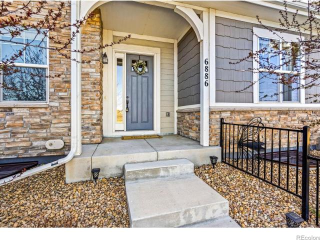 6886 Autumn Leaf Drive