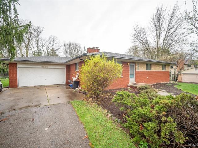 6886 E Nashway