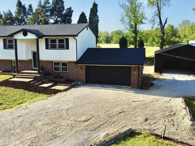 6888 Oak Grove Rd, Newburgh, IN 47630