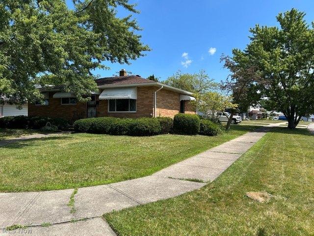 6889 Day Dr, Parma, OH 44129