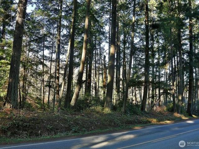 6880 Holst Rd, Clinton, WA 98236
