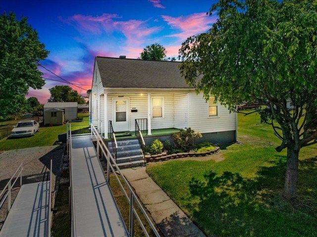 6880 Pulaski Ave, Fairlawn, VA 24141