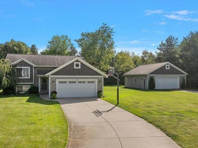 6880 Pinestead Ct, Allendale, MI 49401
