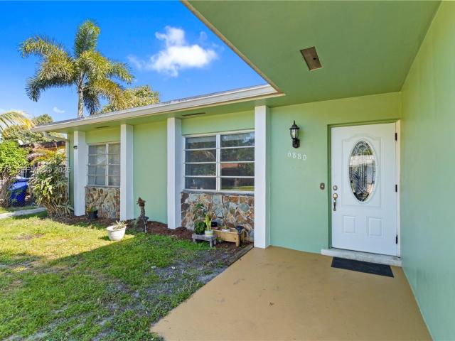 6880 Scott St, Hollywood, FL 33024 | MLS #A12011