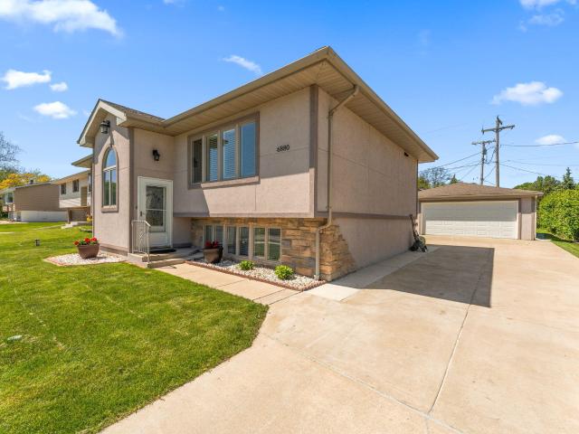 6880 W 84th Place