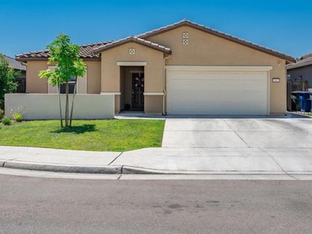 6883 E Woodward Ave, Fresno, CA 93727