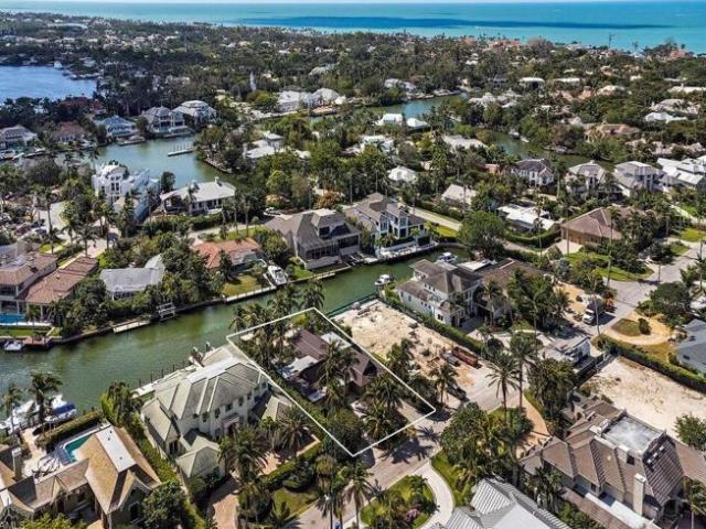688 21st Ave S, Naples, FL 34102