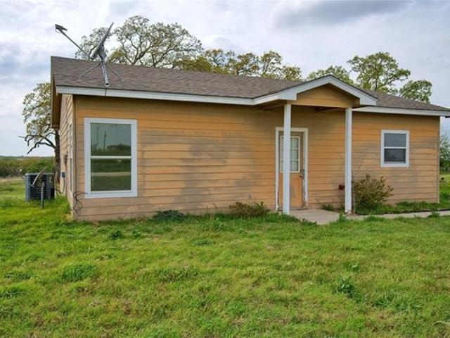 688 Alamo Rd, Montague, TX 76251