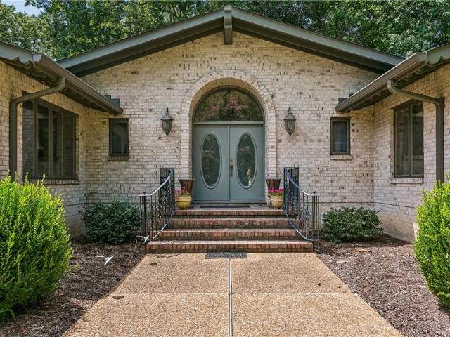 688 Fairfax WAY