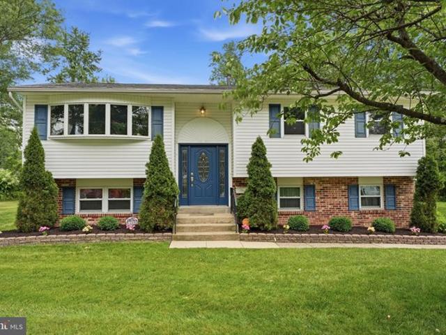 688 Fairfield Dr, Warminster, PA 18974