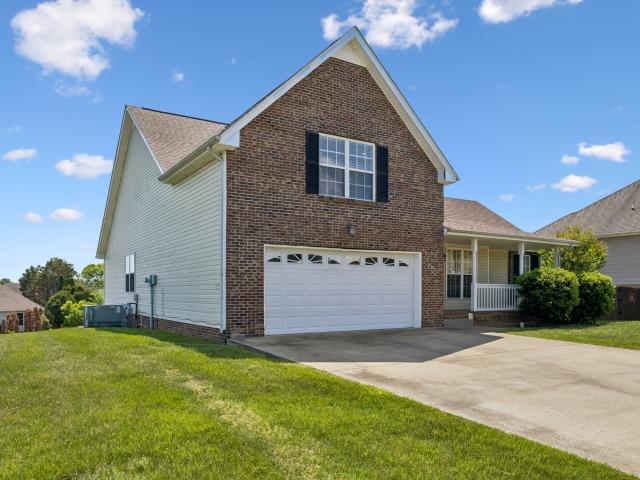 688 Fallbrook Ln