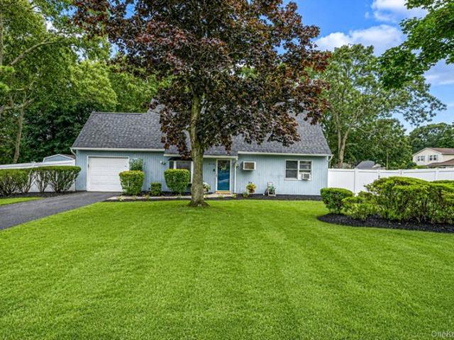 688 Hawkins Rd E, Coram, NY 11727