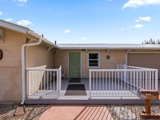688 Meadow Dr