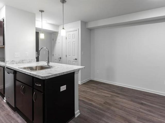 688 Riddle Rd, Cincinnati, OH 45220
