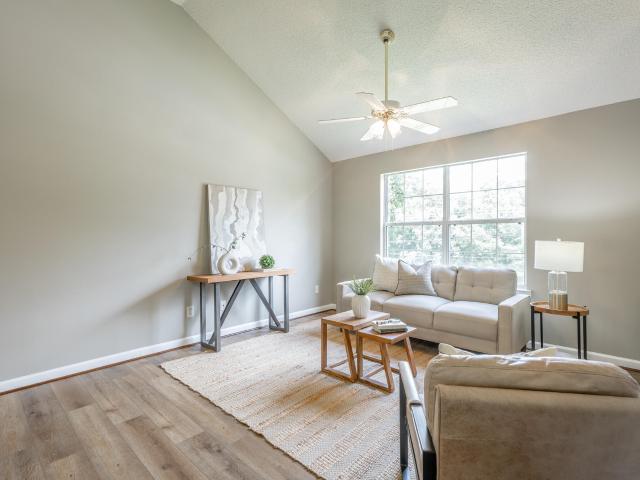 6894 Hillside Bend Trail