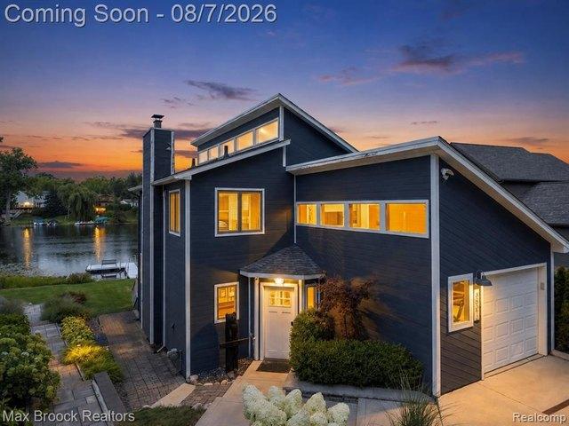 6896 Colony Dr, West Bloomfield Township, MI 48323