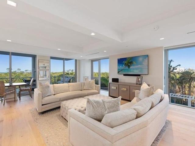 6897 Grenadier Blvd #304, Naples, FL 34108