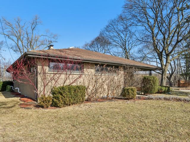 6890 N Loron Ave, Chicago, IL 60646 | MLS #12595 | Compass