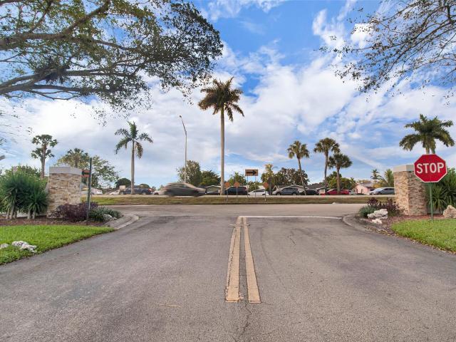 6890 Royal Palm Blvd, Unit 312H, Margate, FL 33063 | MLS #B26058
