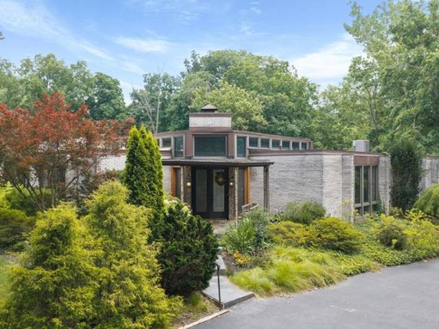 6890 W Beechlands Dr, Cincinnati, OH 45237