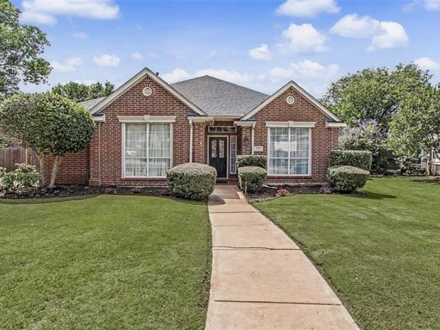 6891 High Country Dr, Fort Worth, TX 76132