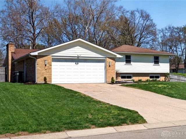 689 Chipplegate Dr, Centerville, OH 45459