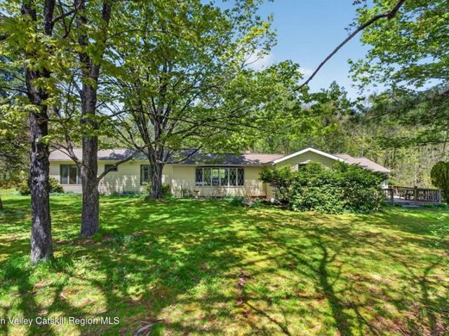 689 Old Rd, East Windham, NY 12439