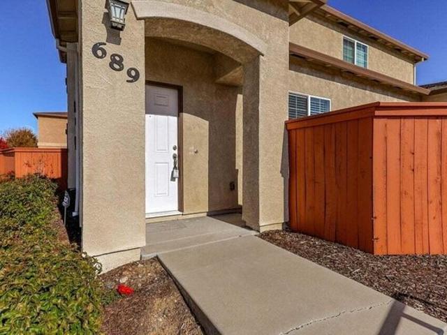 689 Mission De Oro Dr, Redding, CA 96003