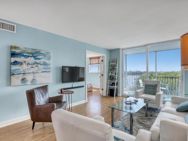 689 NE 6th Ct, Unit 402, Boynton Beach, FL 33435 | MLS #B26000