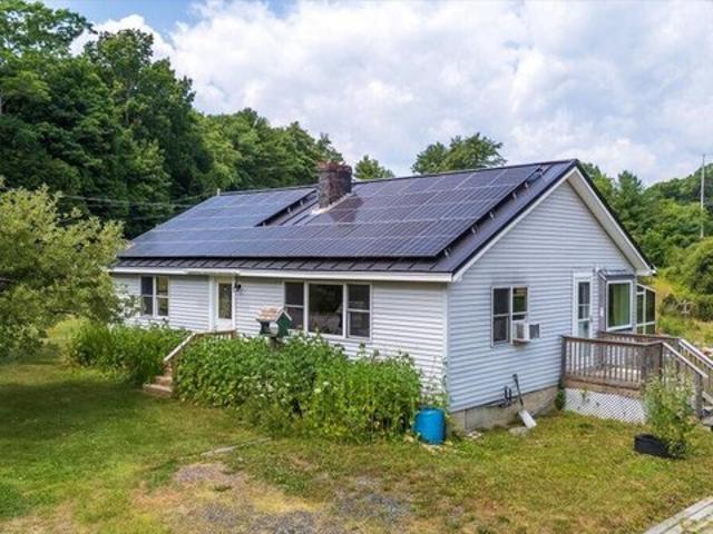 689 West St, Rockport, ME 04856