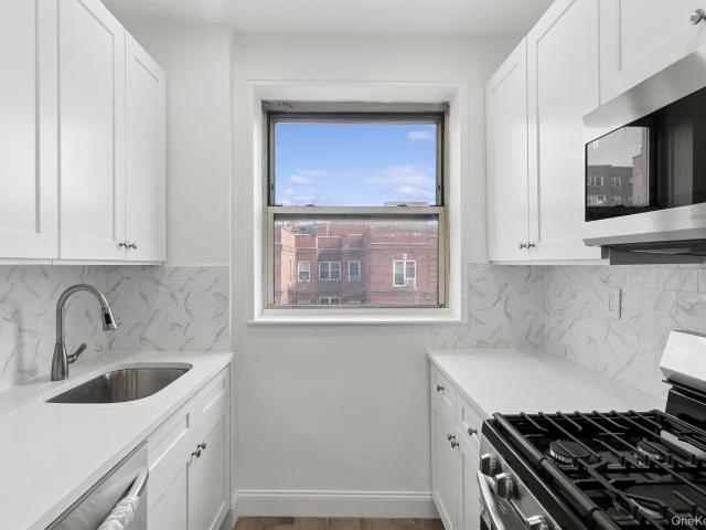 68 61 Yellowstone Boulevard 705