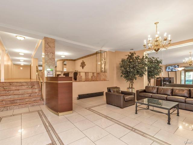 68 61 Yellowstone Boulevard, Unit 519 | Compass