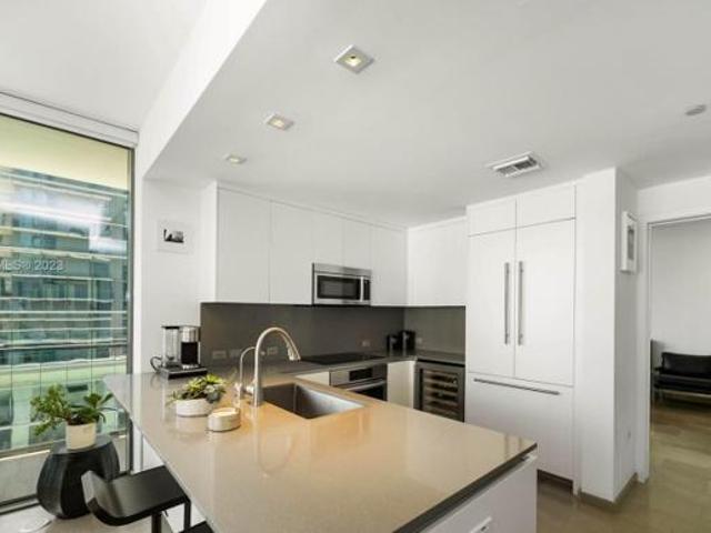 68 6th St SE #1201, Miami, FL 33131