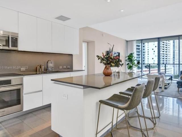 68 6th St SE #807, Miami, FL 33131