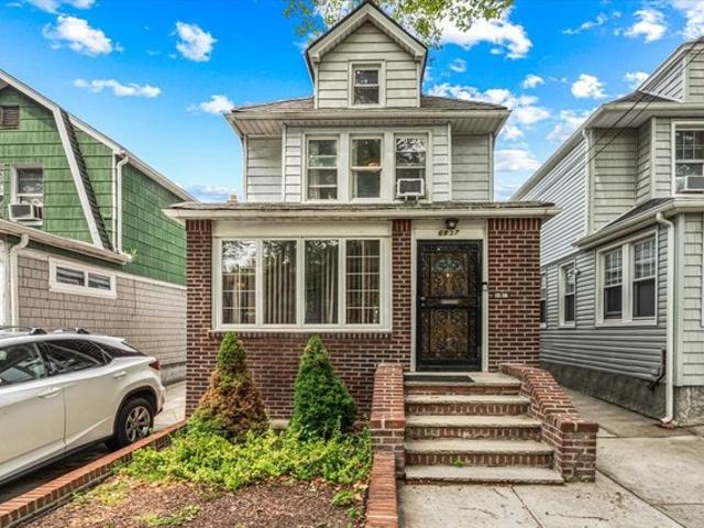 68 37 Nansen St, Queens, NY 11375