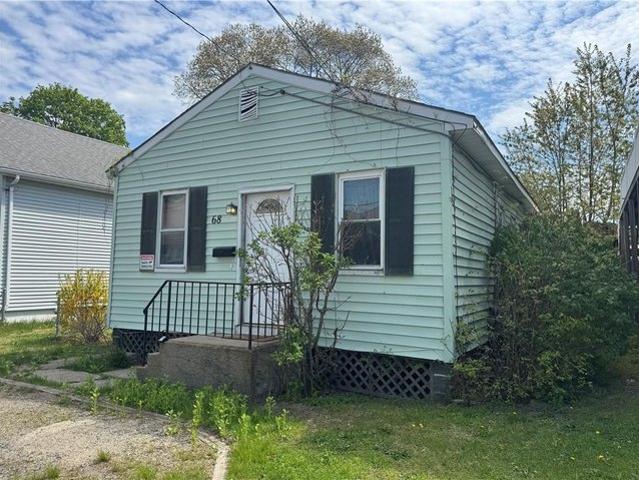 68 Uncas St, Warwick, RI 02889