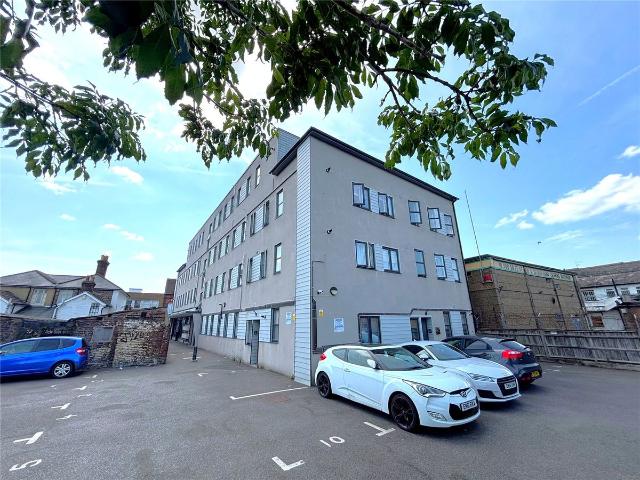 68 Victoria Road, Horley, Surrey RH6, 1 bed flat to rent, £1,300 pcm | PrimeLocation