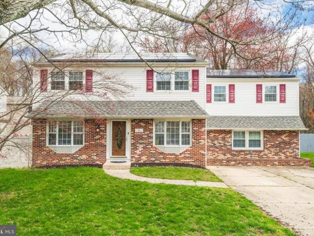 68 Wellington Pl, Burlington, NJ 08016