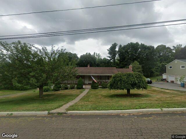 68 Apple Tree Ln, Wallingford, CT 06492