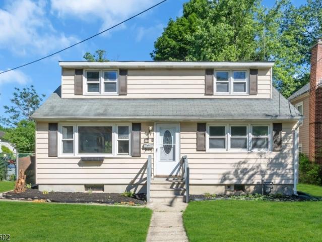 68 B Woodside Ave