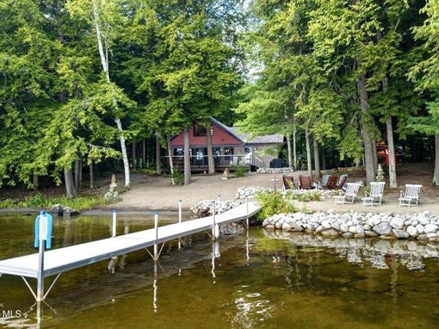 68 Birchwood Dr, Chestertown, NY 12817